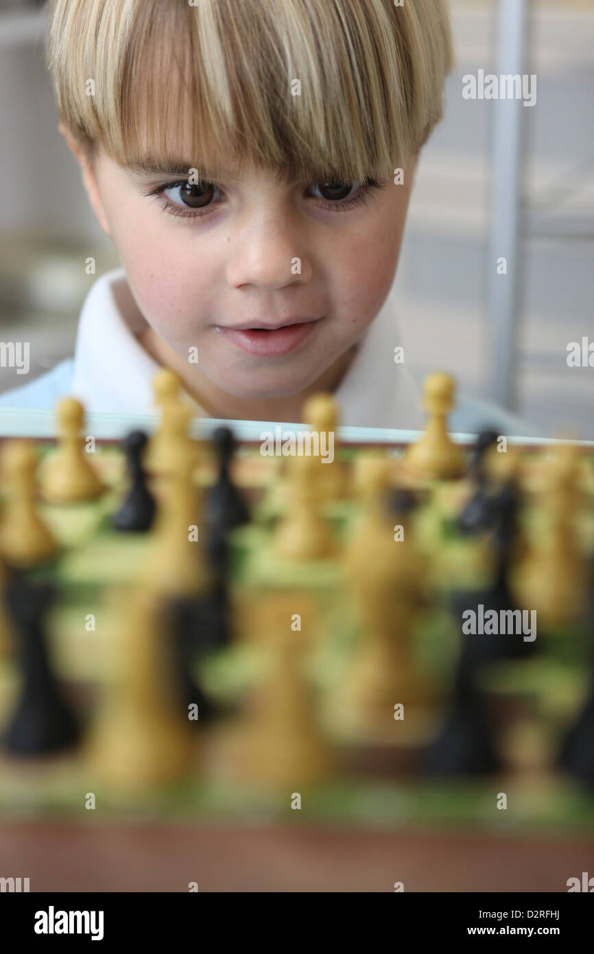 little boy playing chess Stock Photo - Alamy