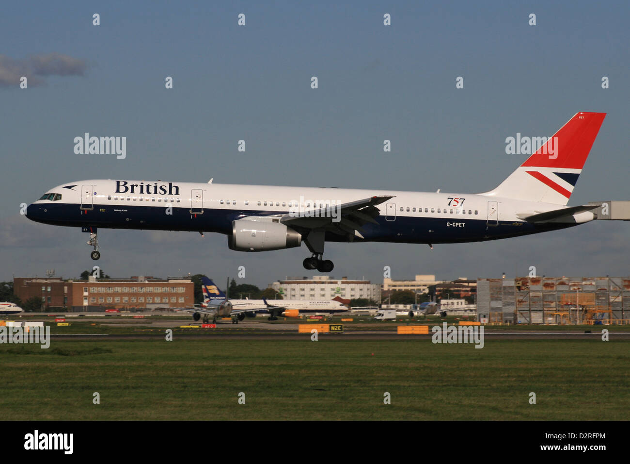 BRITIHS AIRWAYS IAG BOEING 757 RETRO COLOURS Stock Photo - Alamy