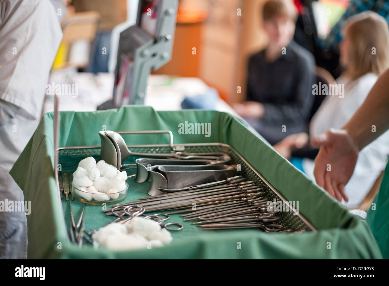 Surgical instruments hand hi-res stock photography and images - Alamy