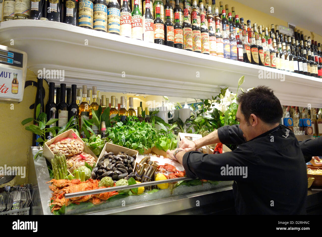 la castela bar madrid spain beer wine tapas Stock Photo - Alamy