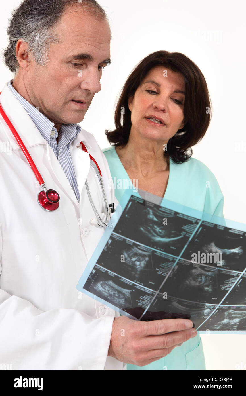 Team doctors conferring hi-res stock photography and images - Alamy