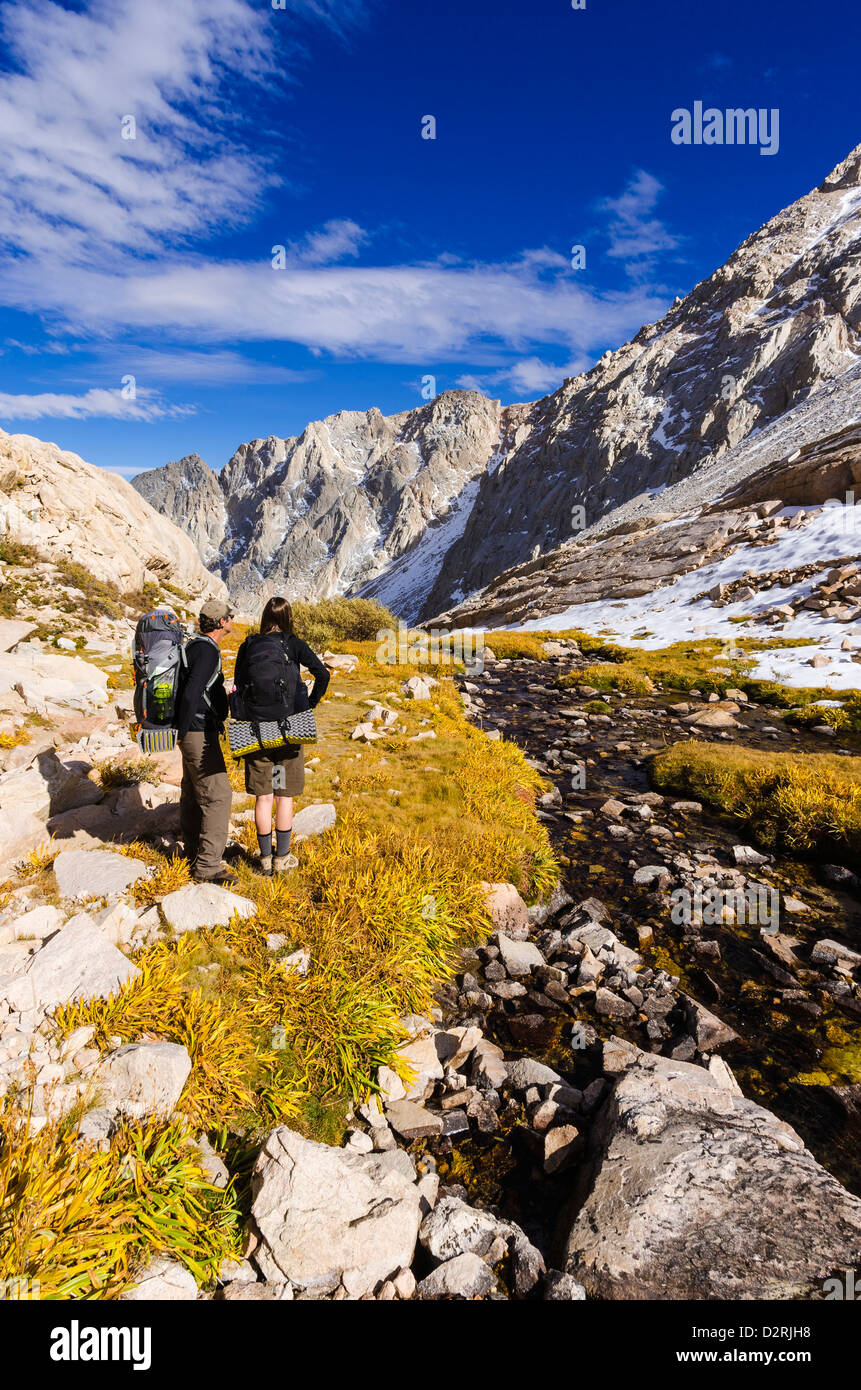 Backpackers on the Mount Whitney Trail, John Muir Wilderness ...