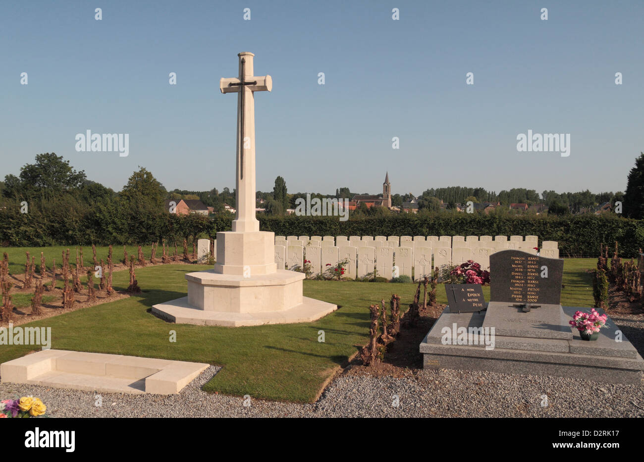 The CWGC Ors Communal Cemetery, burial place of war poet Wilfred Owen ...