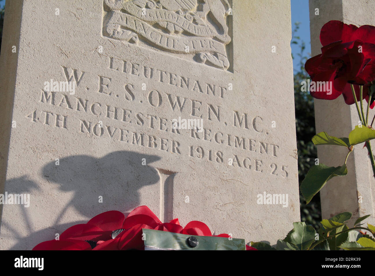Wilfred owen grave hi-res stock photography and images - Alamy