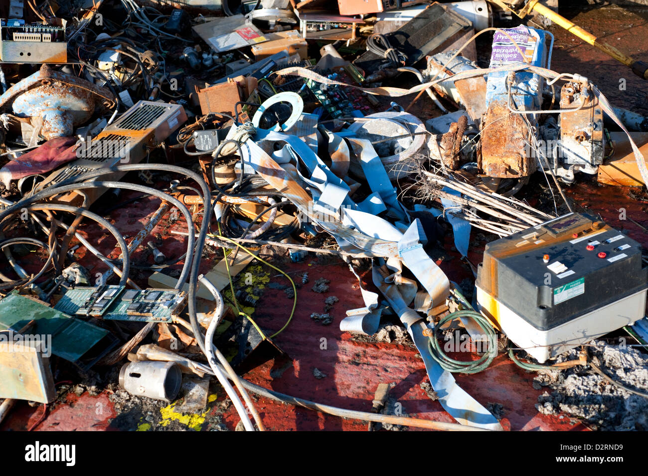 Electrical waste hi-res stock photography and images - Alamy