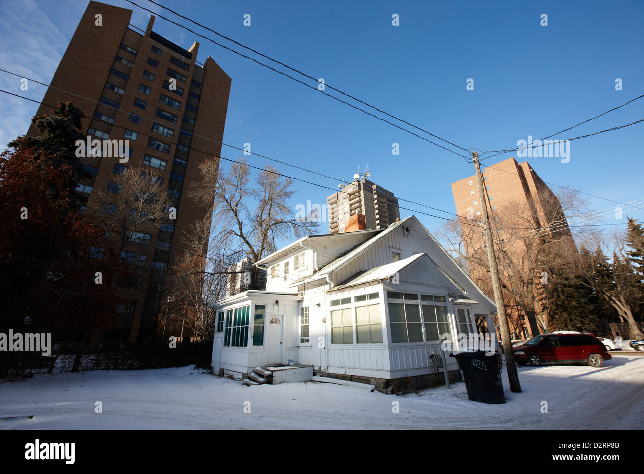 Old housing tower blocks hi-res stock photography and images - Alamy