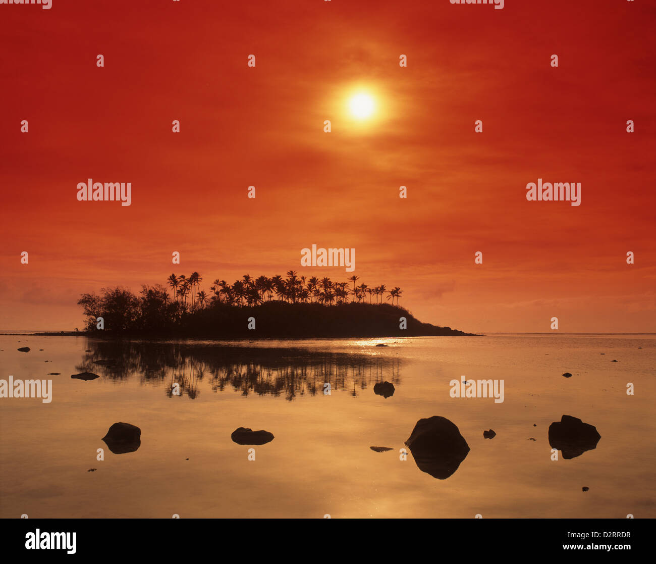 Taakoka island muri lagoon rarotonga hi-res stock photography and ...