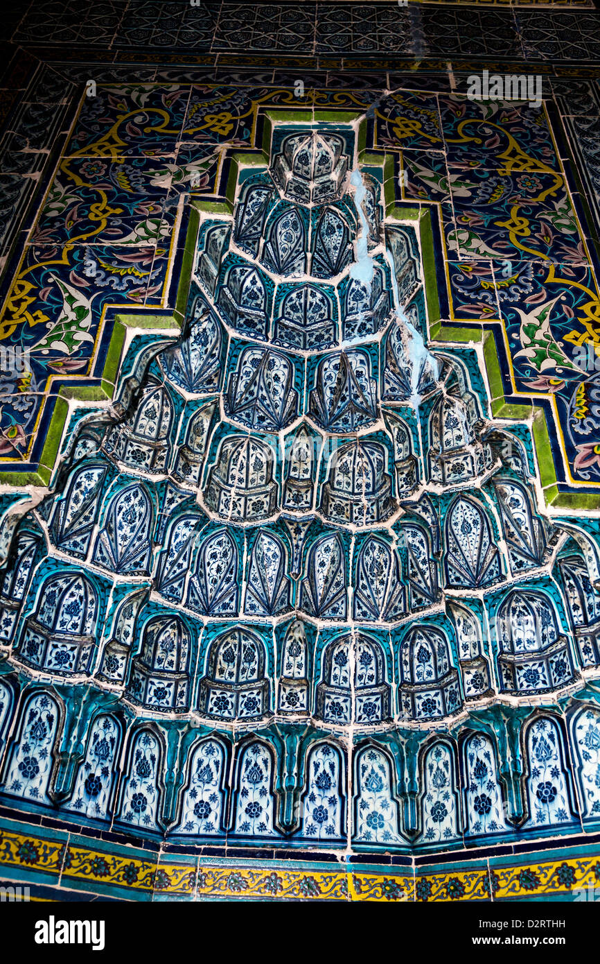Blue mosque interior mihrab hi-res stock photography and images - Alamy