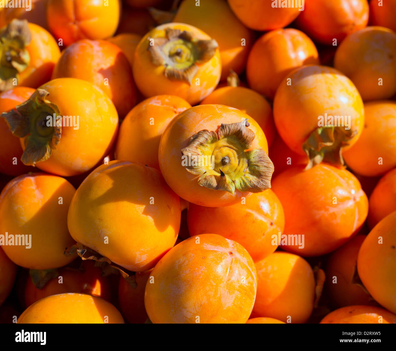 Persimmon ripe fruits pattern in market display Stock Photo - Alamy
