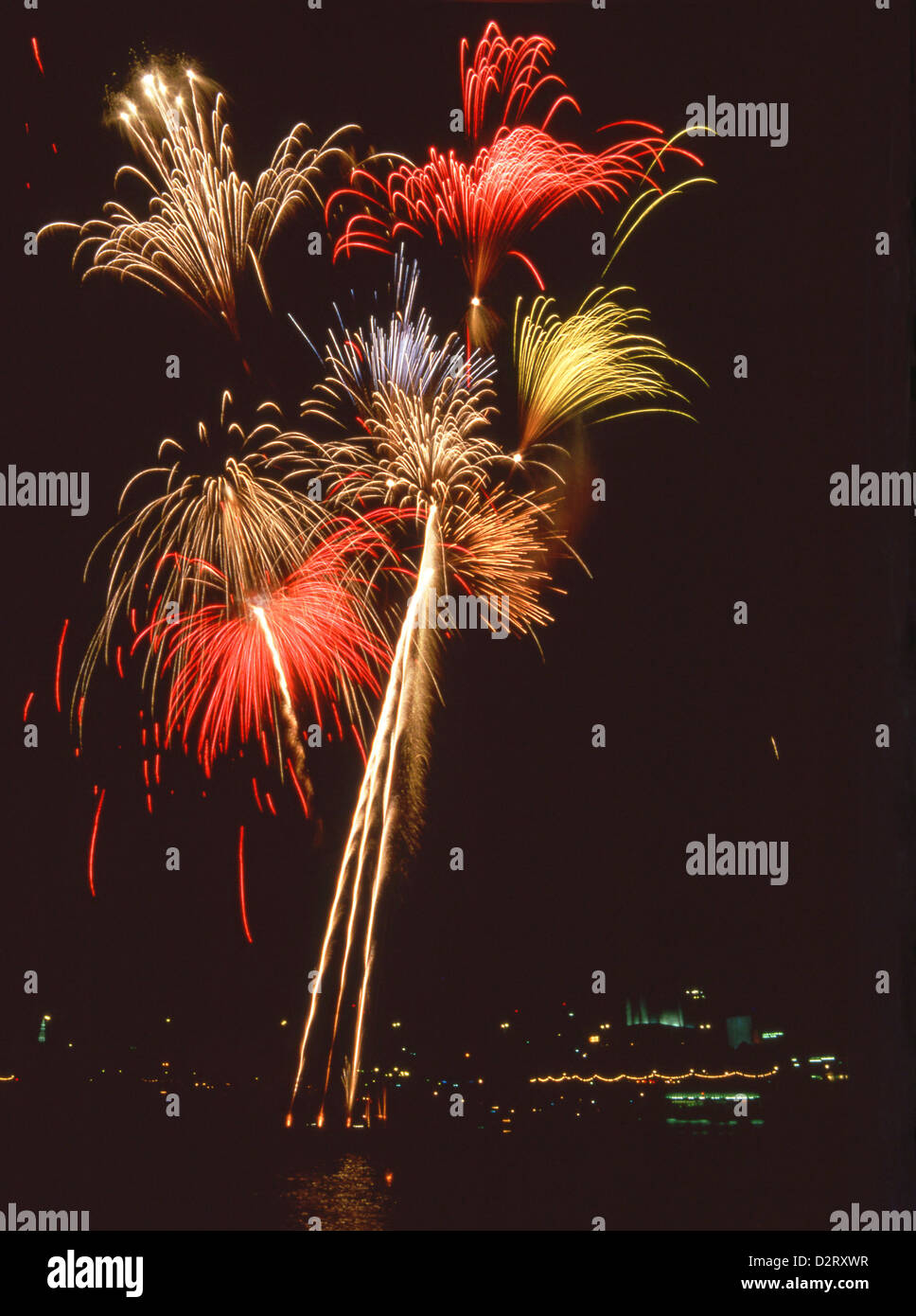 Central london fireworks hi-res stock photography and images - Alamy