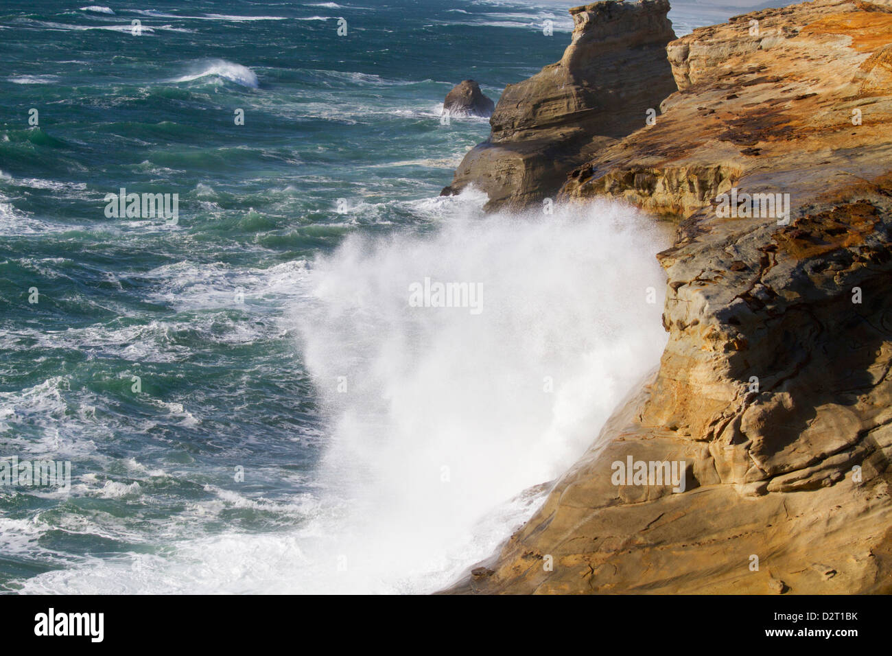OR, Cape Kiwanda, Ocean waves crashing on the cape Stock Photo - Alamy