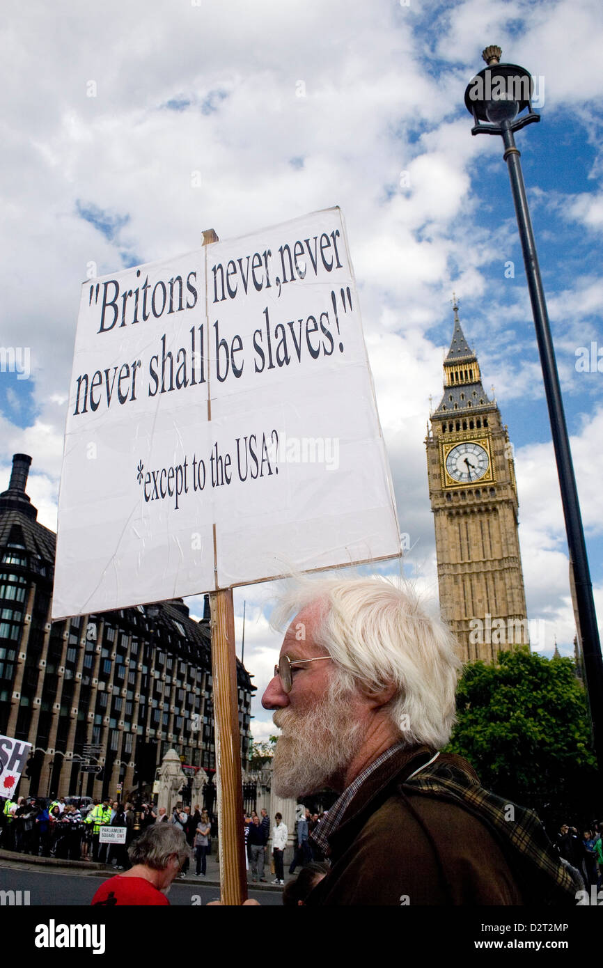 A protester hold an anti America sign in front of Big Ben in the UK ...
