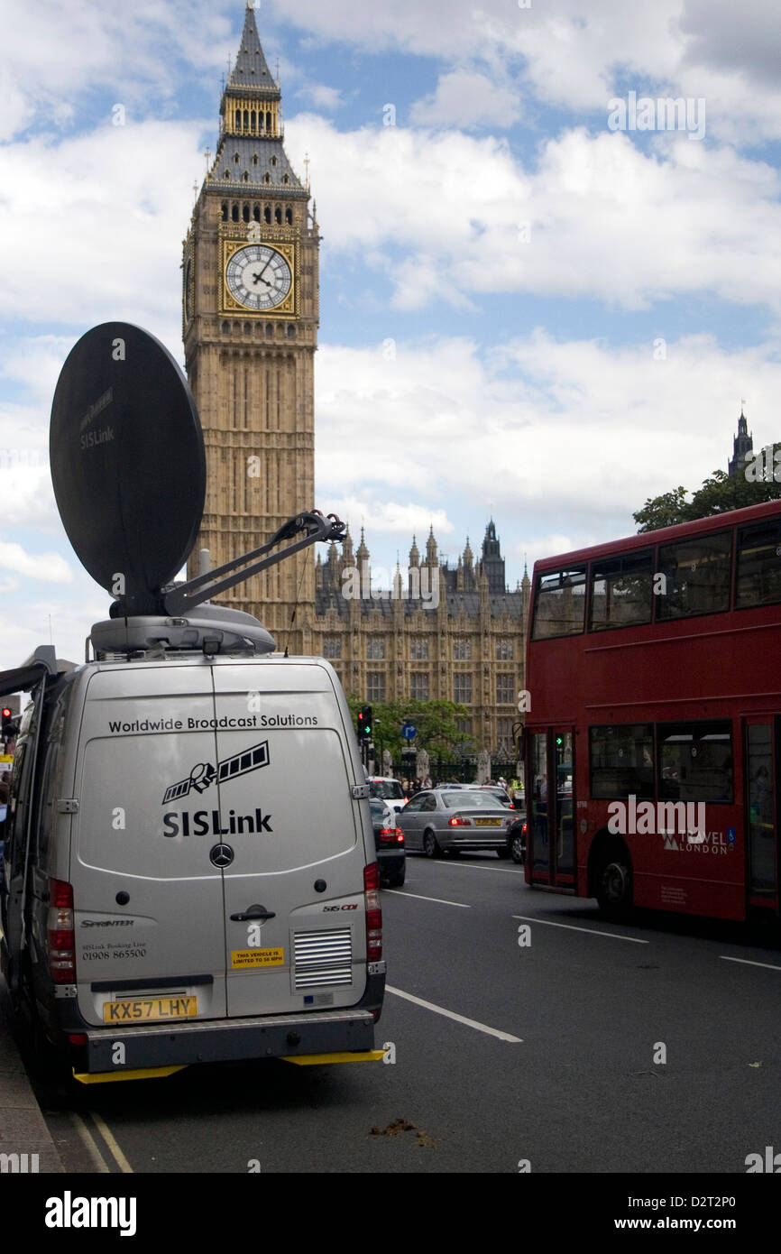 Sky tv van hi-res stock photography and images - Alamy