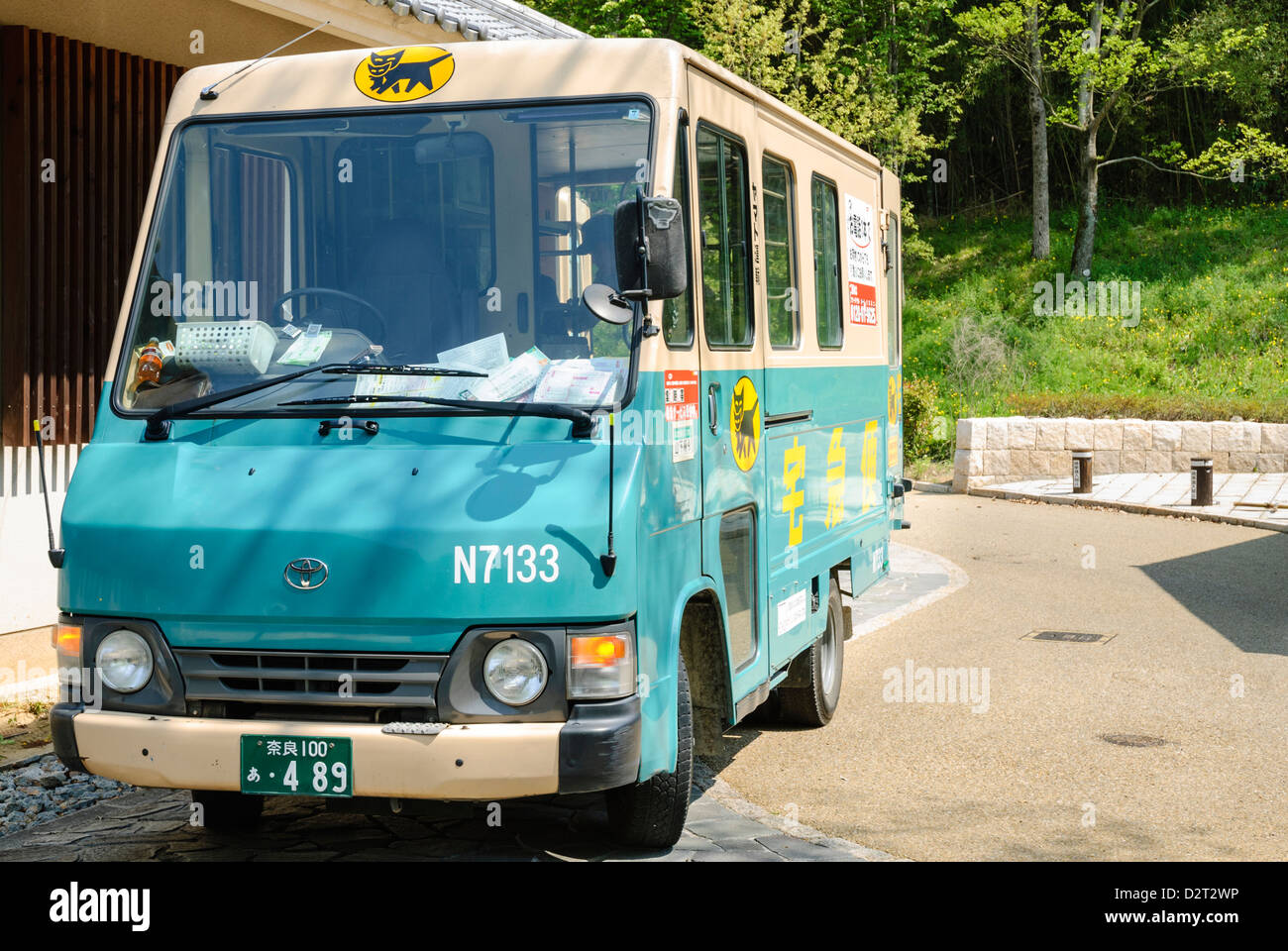 Parcel delivery van hi-res stock photography and images - Alamy