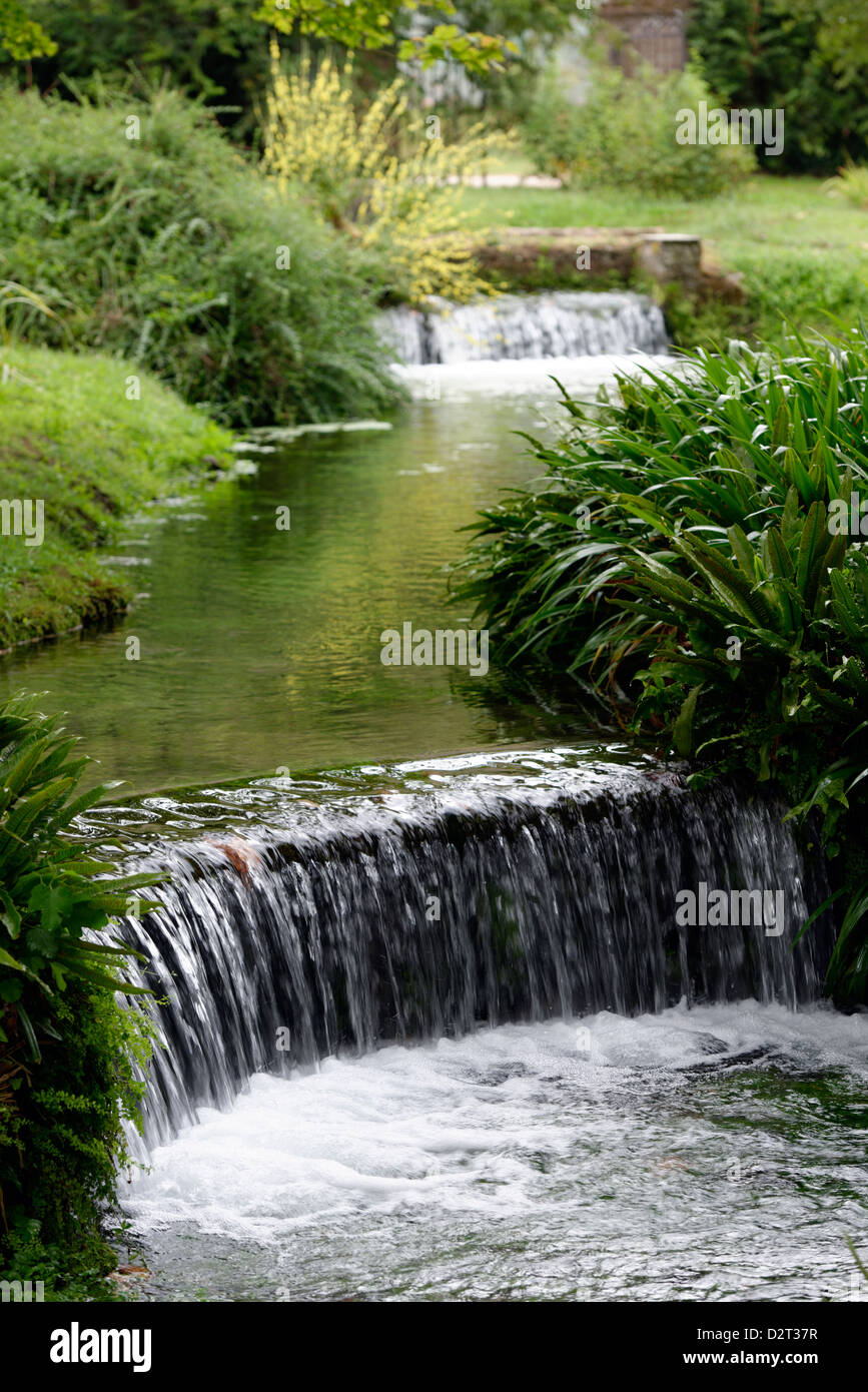 Cascading stream with flowing natural spring water. Garden of Ninfa ...
