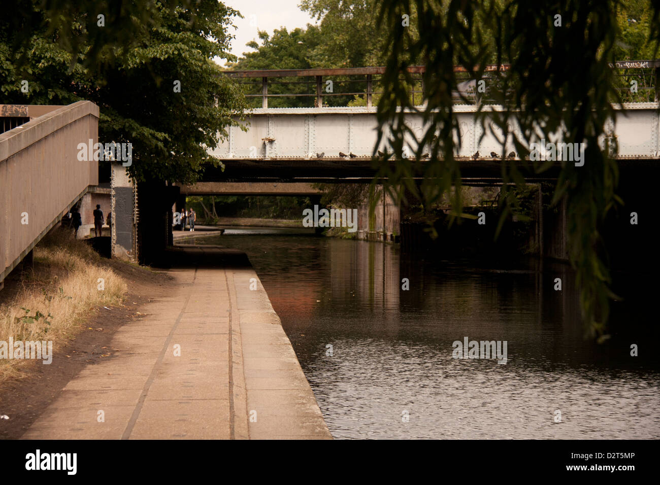 Bridge over Grand Union Canal Stock Photo - Alamy
