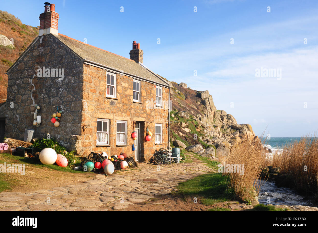 Cornwall cottage cliff hi-res stock photography and images - Alamy