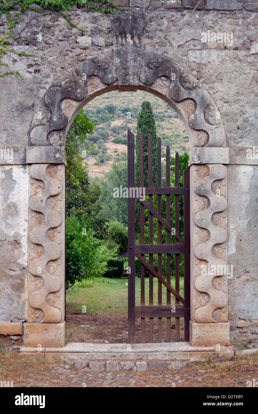 Garden portal hi-res stock photography and images - Alamy