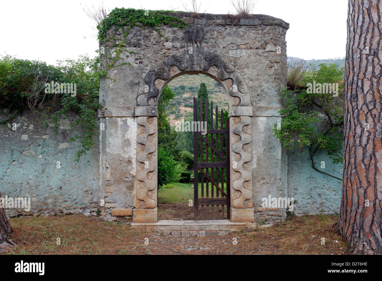 Garden portal hi-res stock photography and images - Alamy