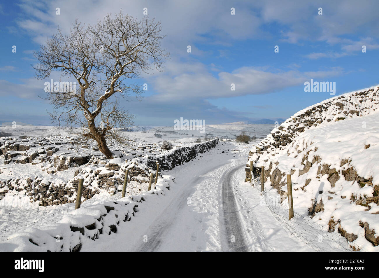 yorkshire dales landscapes windskill winter snow Stock Photo - Alamy