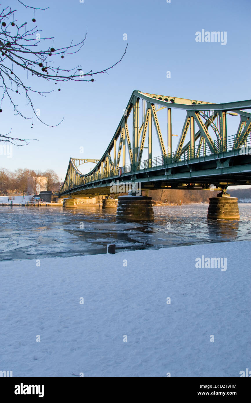 Bridge ices hi-res stock photography and images - Alamy