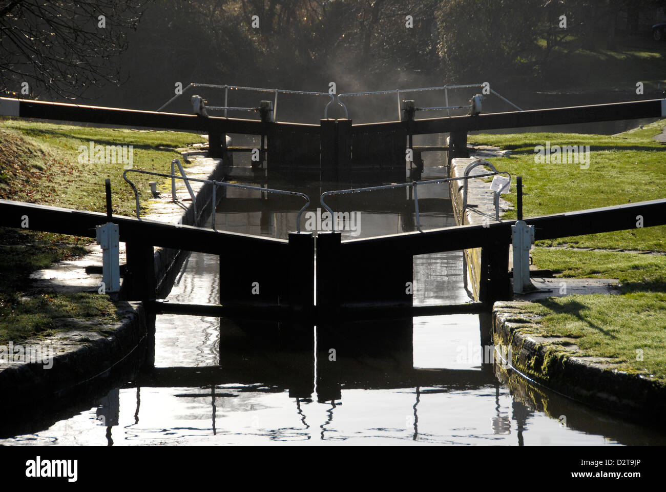 Barges and locks on the Kennet and Avon Canal in Bath, Somerset, UK ...