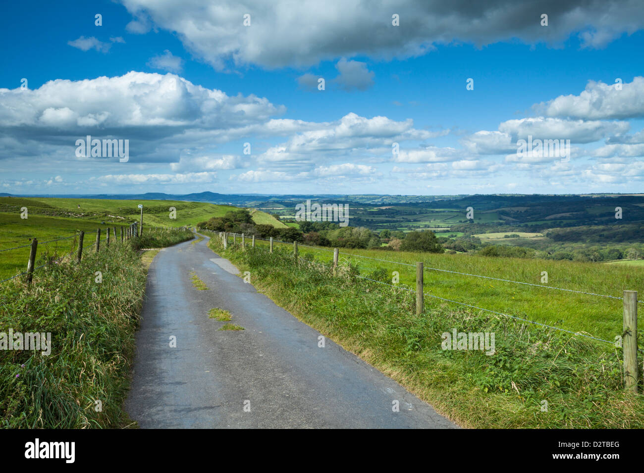 Narrow single track road hi-res stock photography and images - Alamy