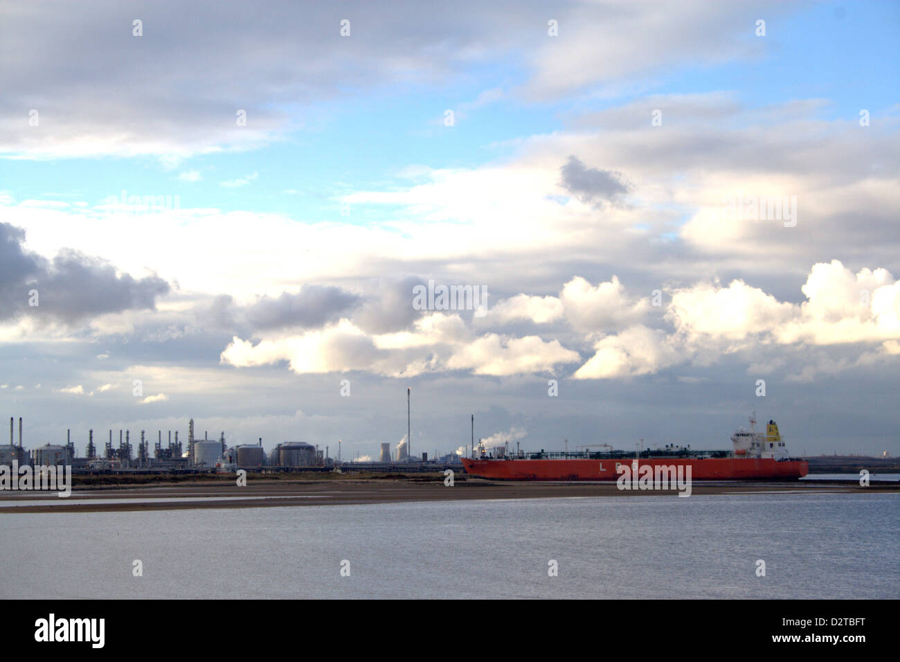 Ship coming hi-res stock photography and images - Alamy