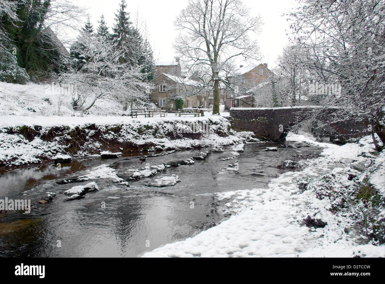 Yorkshire bridge in snow hi-res stock photography and images - Alamy