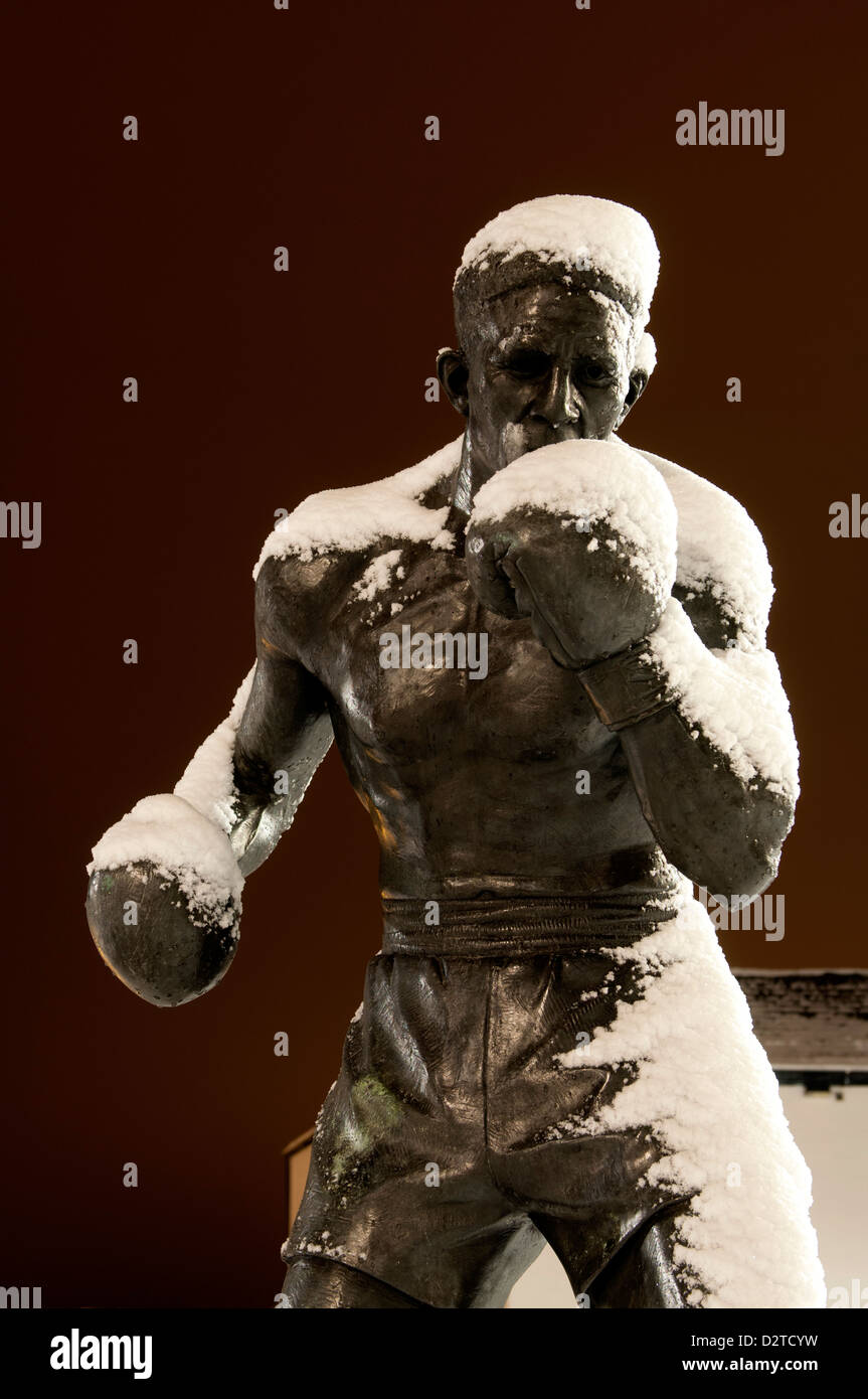 Randolph Turpin statue at night in winter, Warwick, UK Stock Photo - Alamy