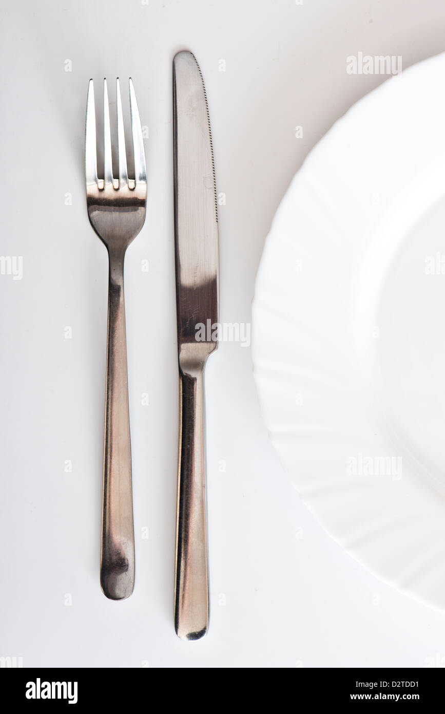 cutlery and plate on white background Stock Photo - Alamy