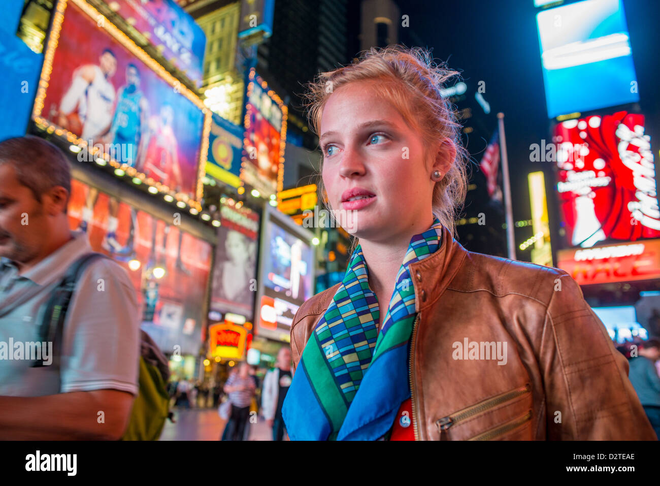 Woman times square hi-res stock photography and images - Alamy