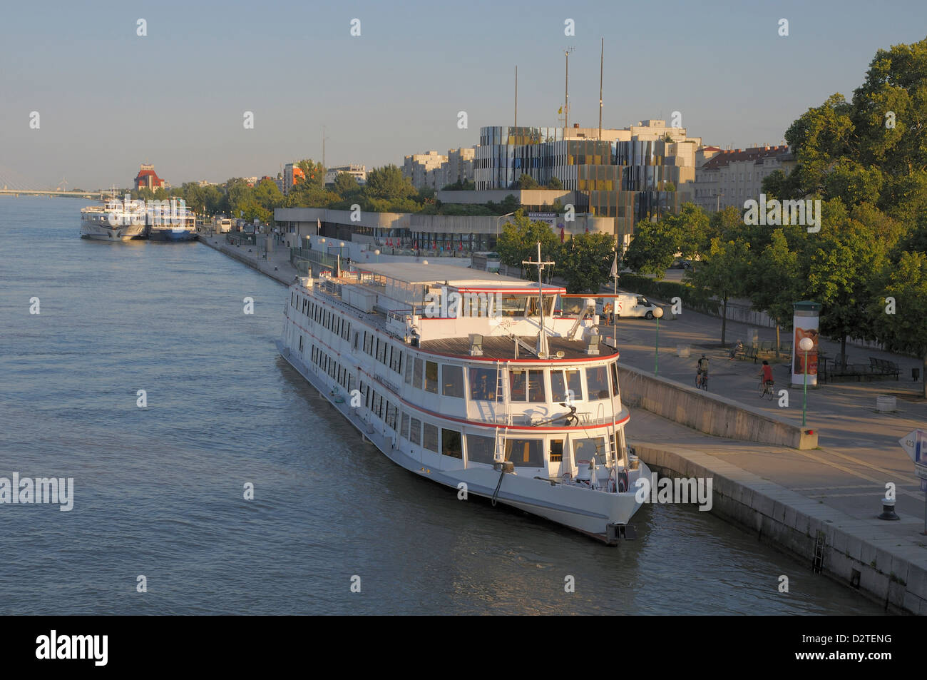 Danube Handelskai at Vienna Reichsbrücke Stock Photo - Alamy