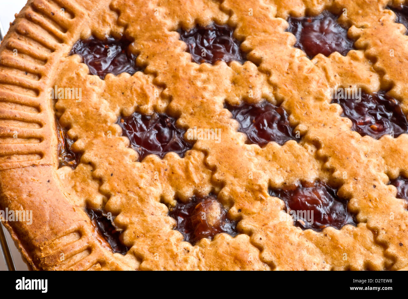 Linz cake hi-res stock photography and images - Alamy