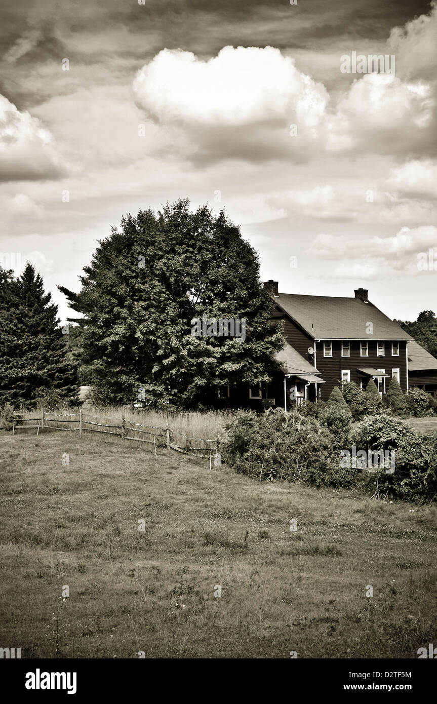Storm approaching, lonely house Stock Photo - Alamy