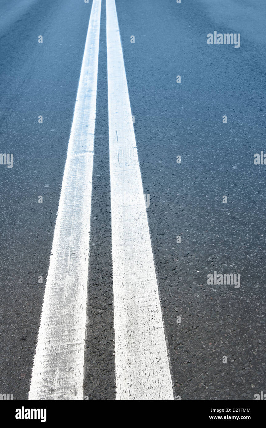 Line striping hi-res stock photography and images - Alamy