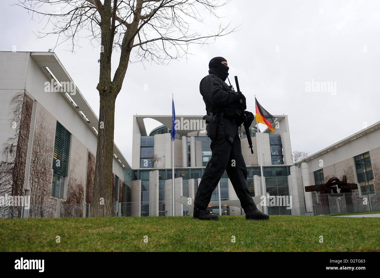 A police officer of a special response unit of the German state police ...