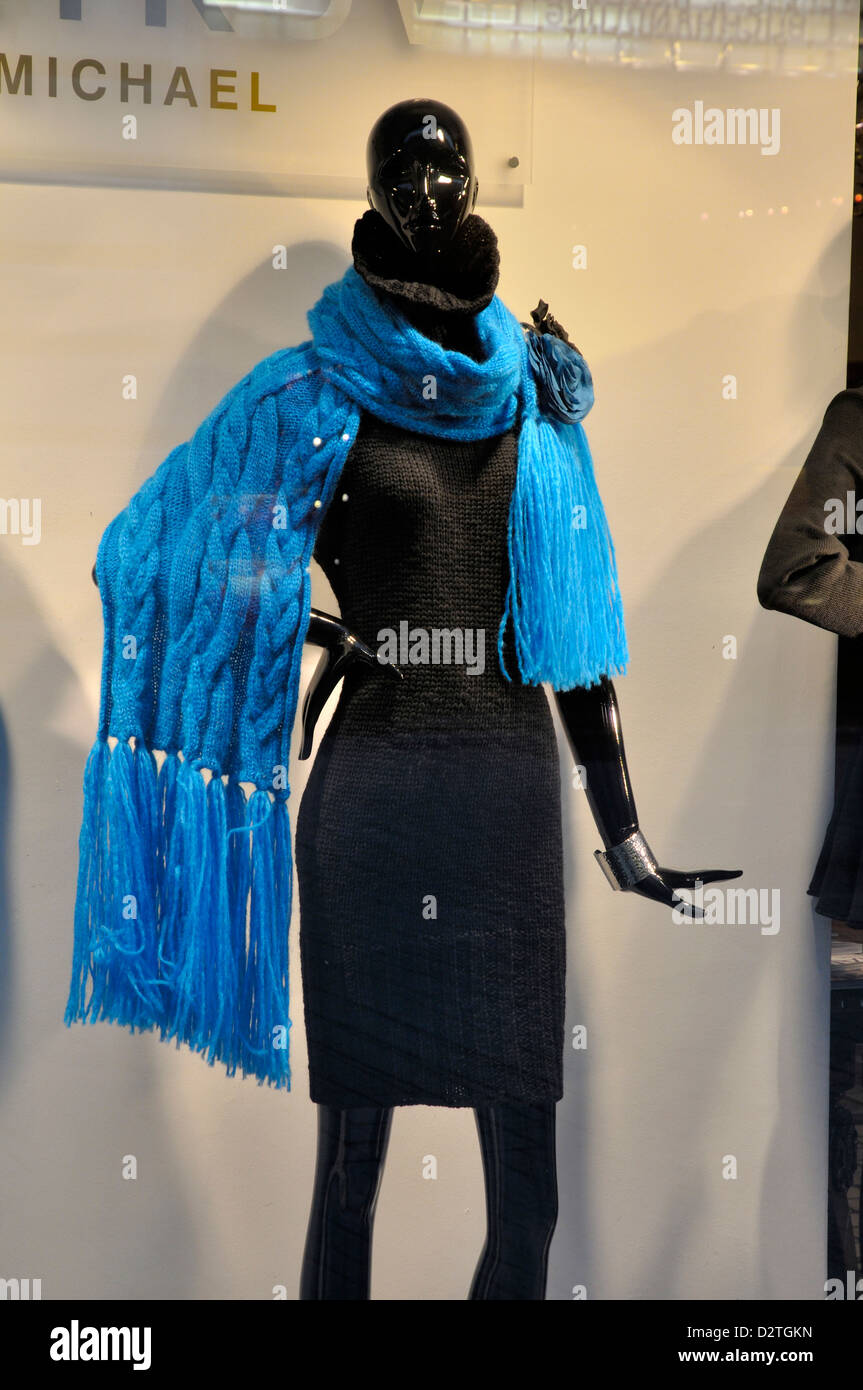 Display windows at boutiques hi-res stock photography and images - Alamy