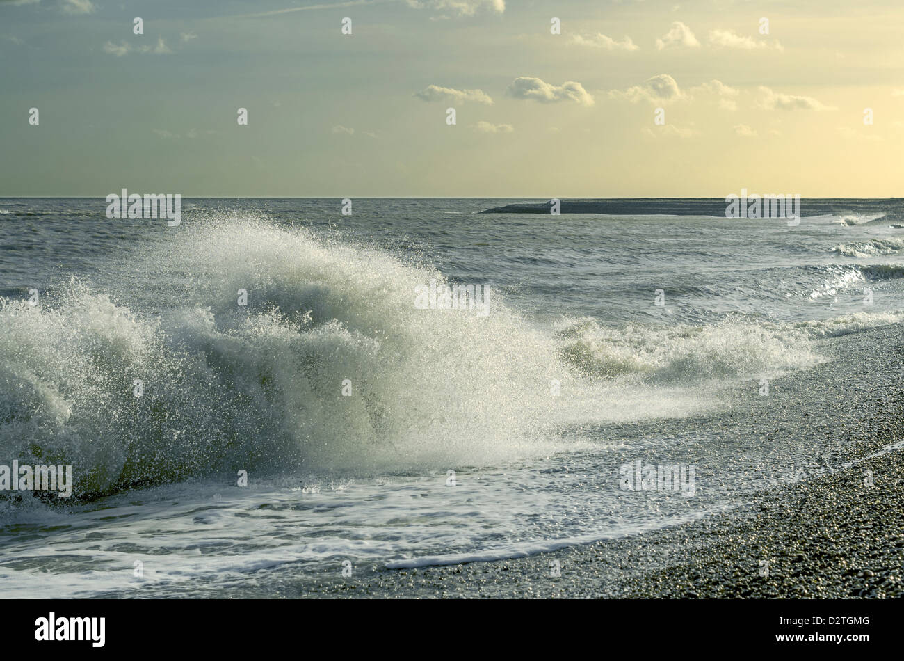 Wave crashing on beach hi-res stock photography and images - Alamy