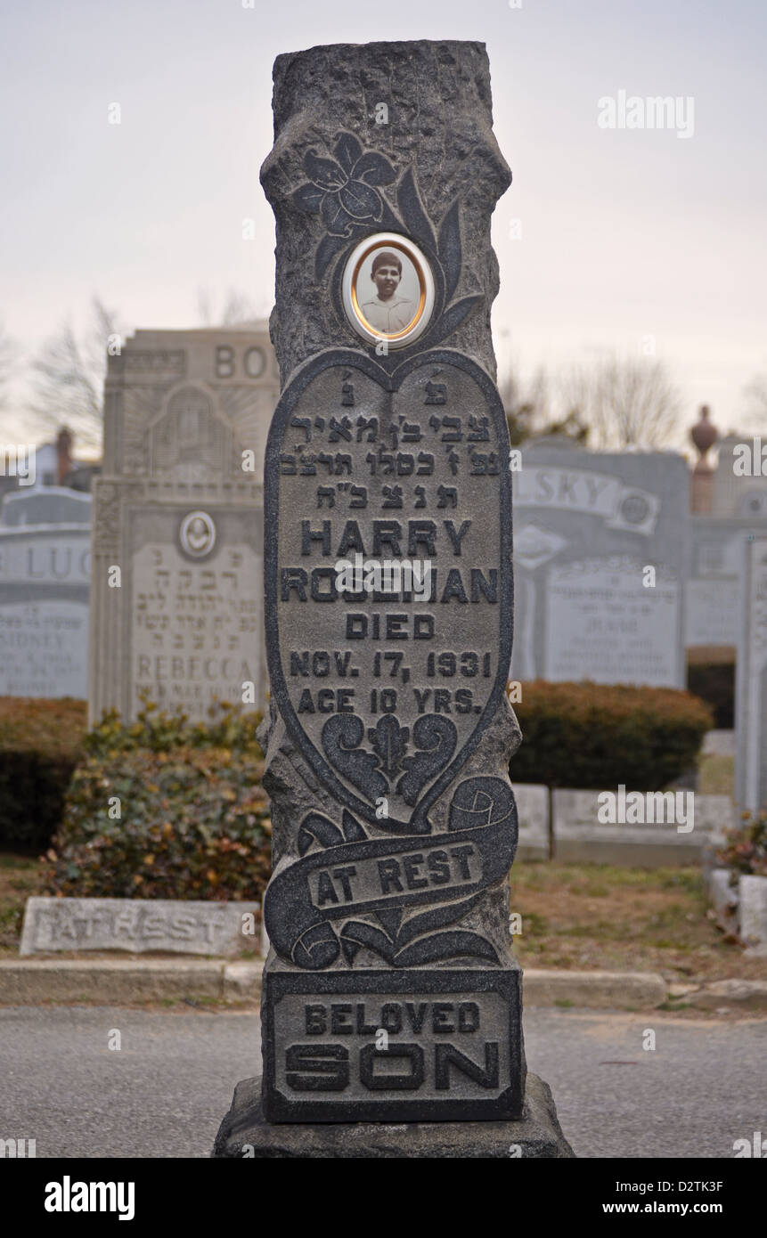Jewish tombstone photo hi-res stock photography and images - Alamy