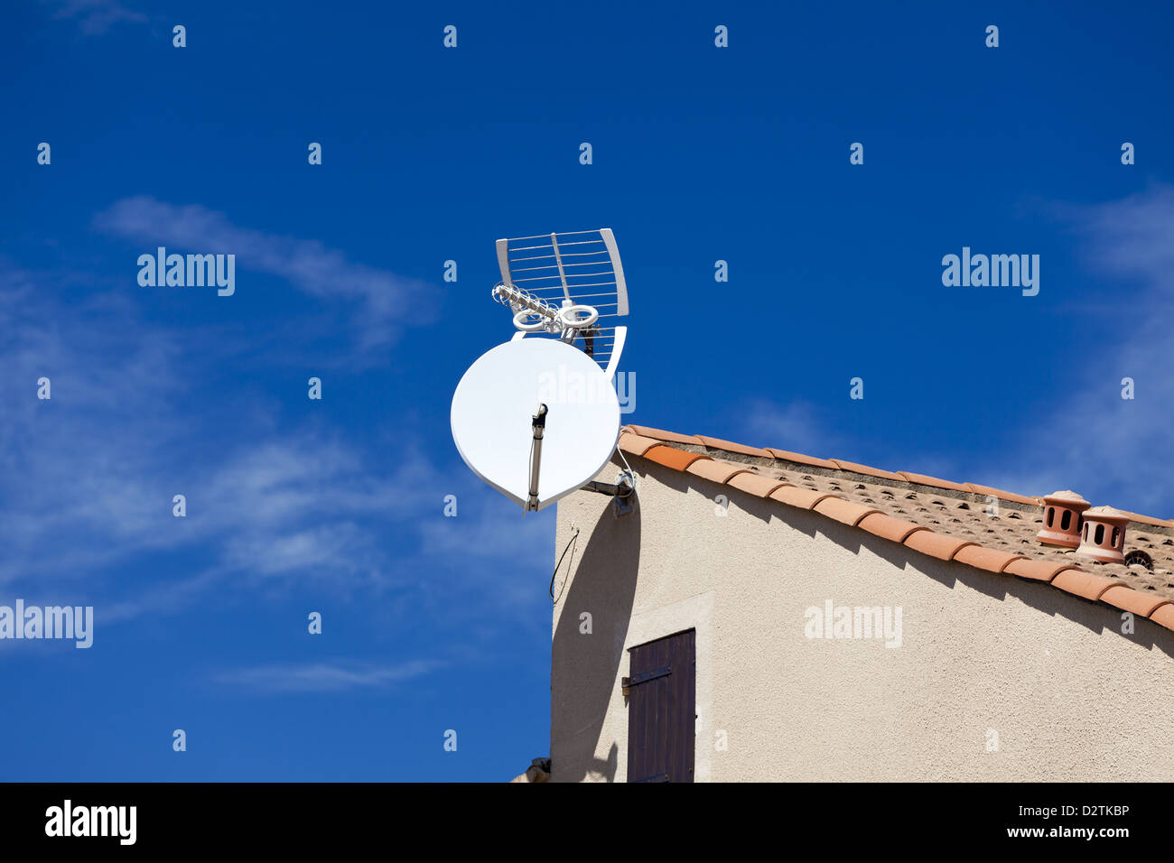 Dish antenna hi-res stock photography and images - Alamy