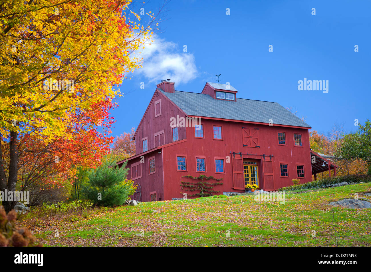 A beautiful country building in the fall Stock Photo - Alamy