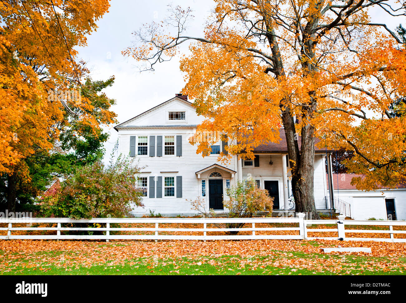 Typical New England colonial style house in the fall Stock Photo - Alamy Typical New England colonial style house in the fall Stock Photo - Alamy
