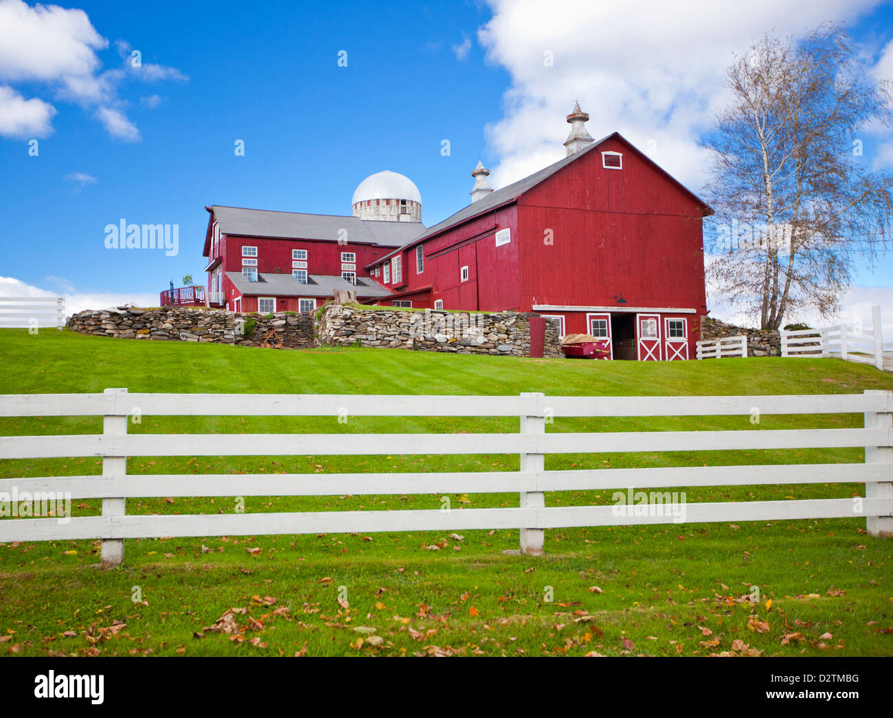 Traditional american farm house hi-res stock photography and images - Alamy