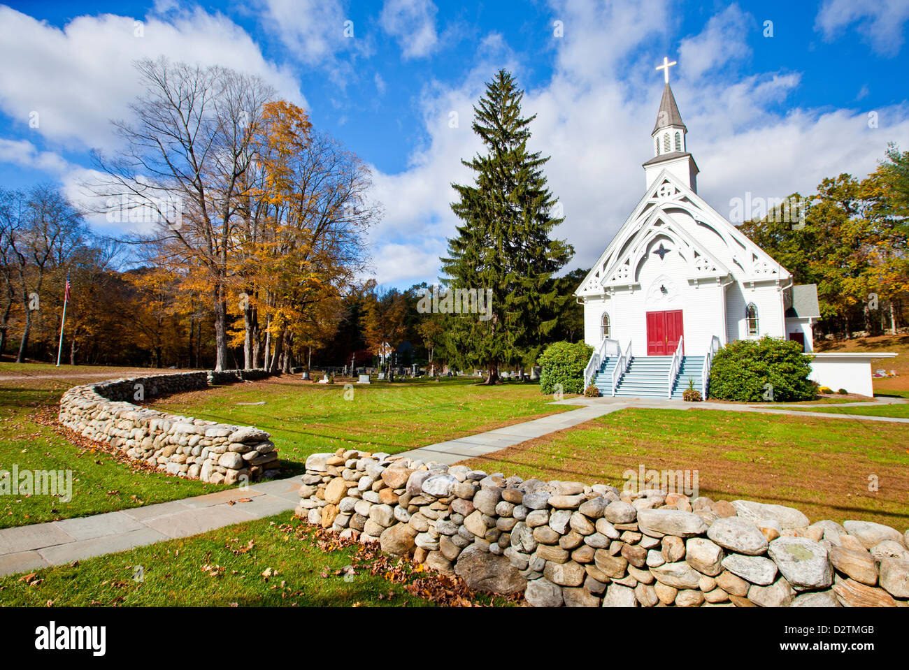Traditional American white church in the fall Stock Photo - Alamy