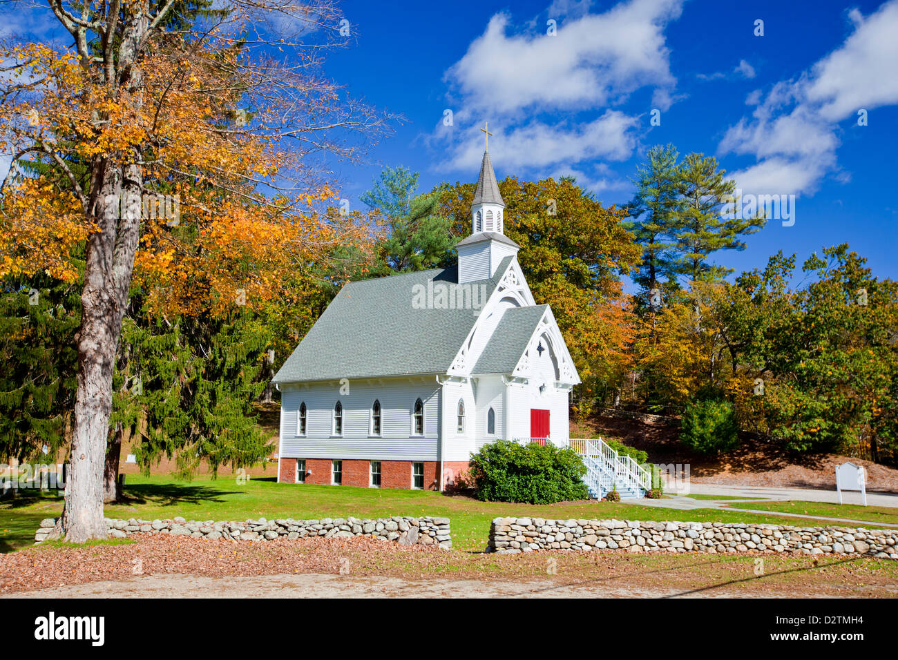 Traditional American white church in the fall Stock Photo - Alamy