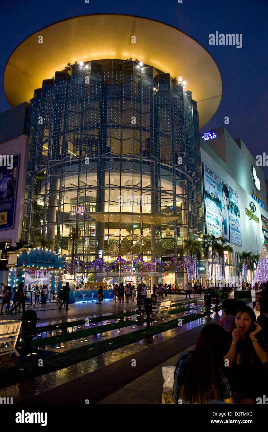 Siam Paragon Closing Time
