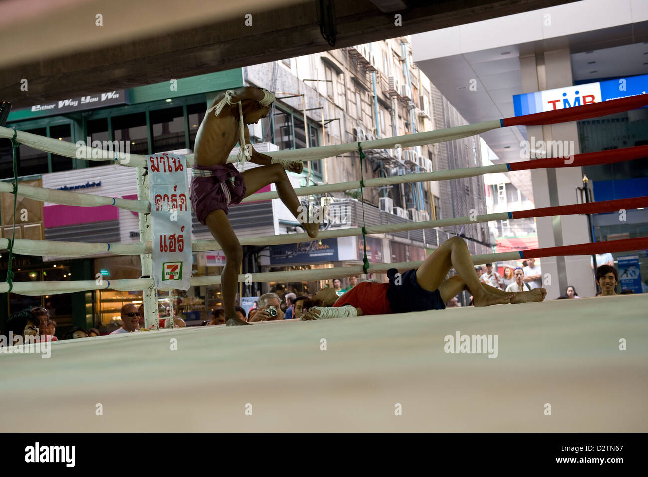 Bangkok, Thailand, young fighters in Muay Thai Boxing Stock Photo - Alamy