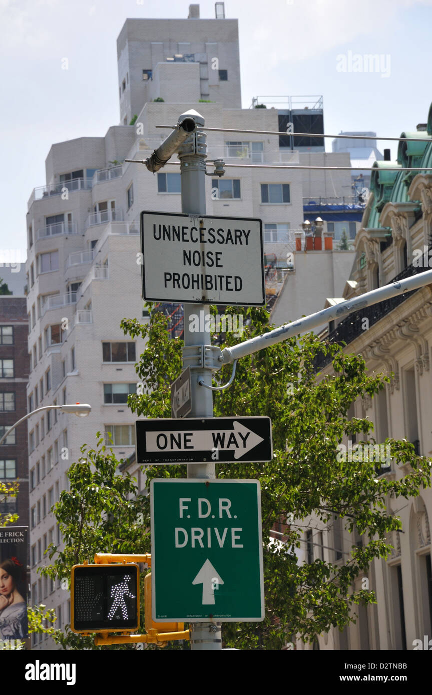 Unnecessary noise prohibited sign in New York City, USA Stock Photo - Alamy