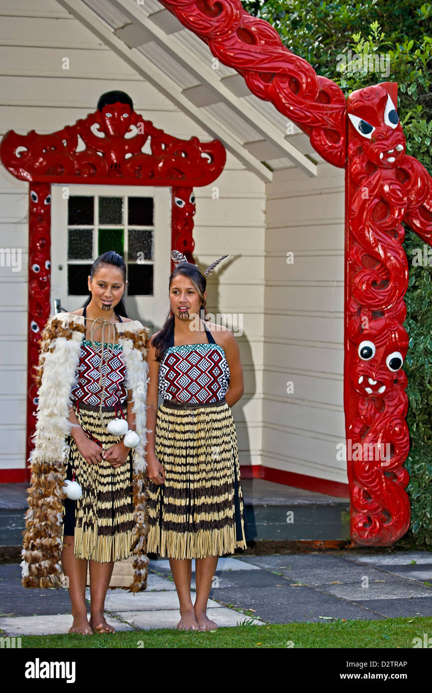 Maori costume woman hi-res stock photography and images - Alamy